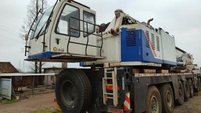 중국 2012 Zoomlion QUY400 사용 된 크레인은 70m 붐, 42m 지브 및 140톤 반중량으로 2041 시간 동안 작동했으며 우수한 상태입니다. 판매용