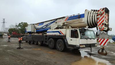 중국 2012 Zoomlion QUY400 사용 된 크레인은 70m 붐, 42m 지브 및 140톤 반중량으로 2041 시간 동안 작동했으며 우수한 상태입니다. 판매용