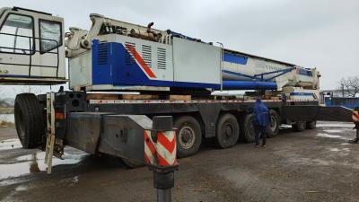 중국 2012 Zoomlion QUY400 사용 된 크레인은 70m 붐, 42m 지브 및 140톤 반중량으로 2041 시간 동안 작동했으며 우수한 상태입니다. 판매용