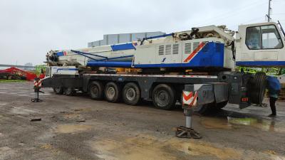 중국 2012 Zoomlion QUY400 사용 된 크레인은 70m 붐, 42m 지브 및 140톤 반중량으로 2041 시간 동안 작동했으며 우수한 상태입니다. 판매용