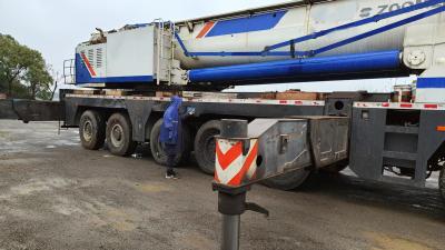 중국 2012 Zoomlion QUY400 사용 된 크레인은 70m 붐, 42m 지브 및 140톤 반중량으로 2041 시간 동안 작동했으며 우수한 상태입니다. 판매용