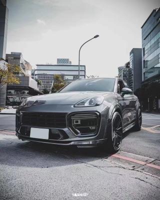 China Cayenne Porsche Body Kit Dry Carbon Fiber MTR Style Front Lip Diffuser for sale