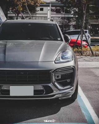 China Cayenne Porsche Body Kit Dry Carbon Fiber MTR Style Front Lip Diffuser for sale