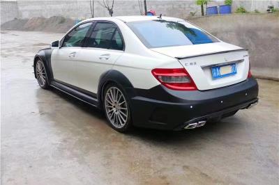Cina Per Mercedes W204 C63 Body Kit W204 Serie nera aggiornata stile anteriore e posteriore coprifuoco coprifuoco widebody Kit in vendita