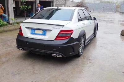 Cina Per Mercedes W204 C63 Body Kit W204 Serie nera aggiornata stile anteriore e posteriore coprifuoco coprifuoco widebody Kit in vendita