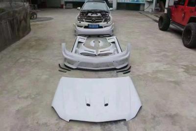 Cina Per Mercedes W204 C63 Body Kit W204 Serie nera aggiornata stile anteriore e posteriore coprifuoco coprifuoco widebody Kit in vendita