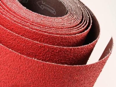 Cina Le cinghie d'insabbiamento dell'allumina del Y-peso del panno ceramico rosso del poliestere raffreddano il rivestimento stridente in vendita