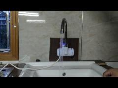 Flasche con installazione di riscaldamento istantaneo an der Wand