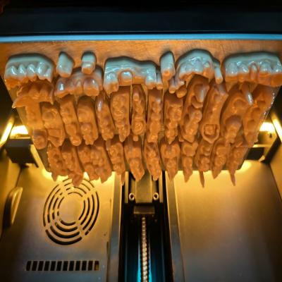 China Versatile Uses​ Dental Model Resin Low Viscosity Clear Epoxy Resin Smooth Margins for sale