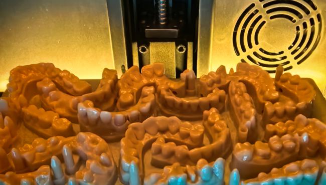 Dental model resin product demonstration