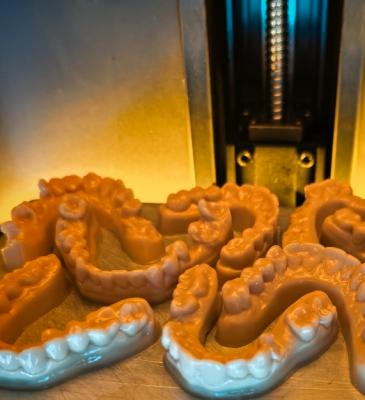 중국 모델 레진 치과용 열 반응성 특성 제어 연화 원활한 구강 내 적합 판매용