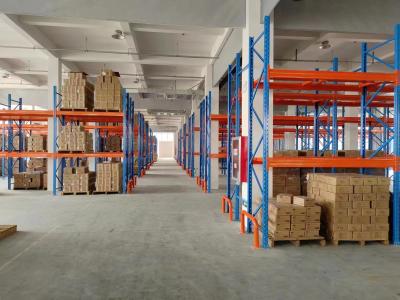 Cina Scaffalature di stoccaggio intensivo Scaffalatura a rulli di acciaio metallo pesante Scaffalatura auto per magazzino in vendita