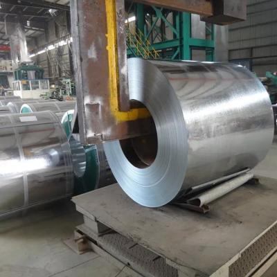 Cina 600-1500mm Hot Rolled Galvanized Steel Roll Galvanized Steel Coil Roof Sheet in vendita