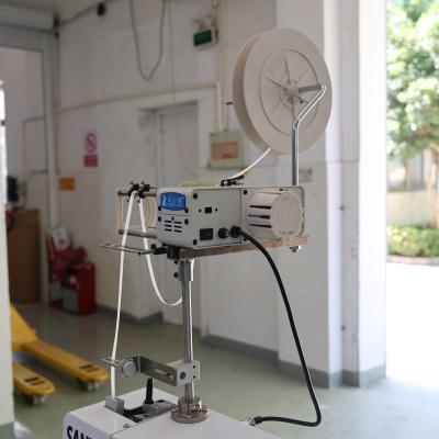 China Máquina de planchar libre de vapor con motor de servo con calefacción direccional para presionar las tiras de recubrimiento en venta