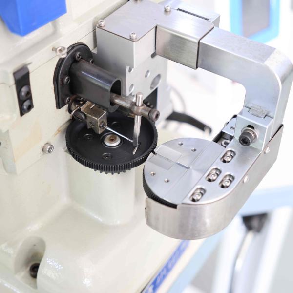Quality 220V Commercial Blind Stitch Sewing Machine For Wool Fabric for sale