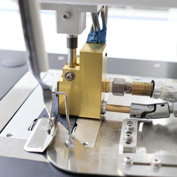 Quality Semi Automated Double Faced Wool Fabric Ironing Machine 550W 30 Second Heating for sale