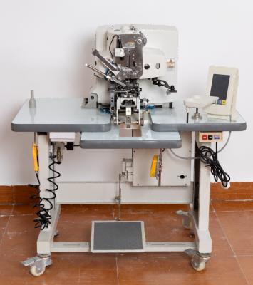 China Automatic Industrial Button Sewing Machine With 100 Pattern Storage Touchscreen for sale