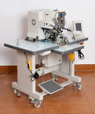 China Button Sewing Machine Industrial With Color Touchscreen And Dual Button Feeding for sale