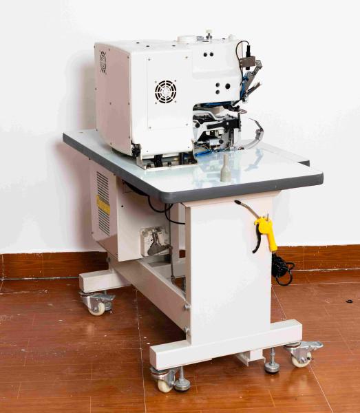 Quality Computerized Four Hole Buttonhole Stitch Machine For Industrial Use for sale