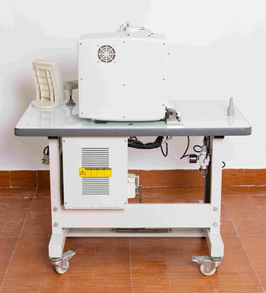 Quality Computerized Four Hole Buttonhole Stitch Machine For Industrial Use for sale