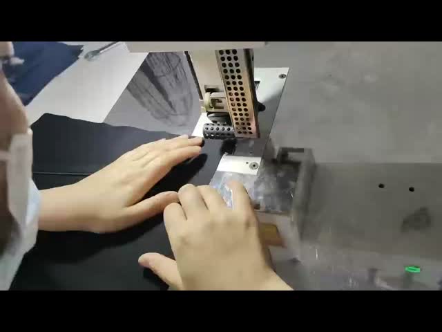 220V Electric Steam Free Ironing Machine With 30s Heating Speed