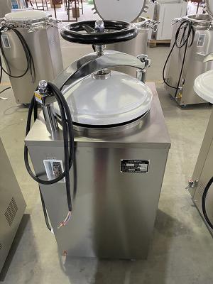 Cina 100L Comodo di funzionamento Ruota a mano Autoclave Verticale Prezzo in vendita
