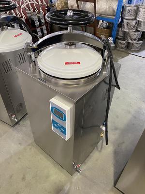 China 100L Bequeme Bedienung Handrad Autoklav Vertikal Preis zu verkaufen
