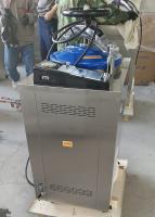China 75L Internal Circulation Vertical Pressure Steam Sterilizer Hand Wheel Quick Open 220V 134℃ for sale