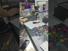 This automatic sticker dispensing machine combines sticker attachment and glue dispensing processes.