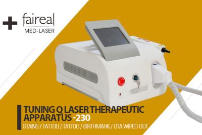 Cina Attrezzatura portatile di rimozione del tatuaggio del laser del commutatore di Q con l'indicatore di Ray infrarosso in vendita