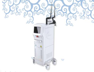 Cina Macchina frazionaria di rimozione della cicatrice del laser di CO2, macchina antinvecchiamento 1 del salone di bellezza - 40W 10J/cm2 in vendita