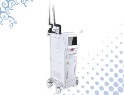 Cina Attrezzatura frazionaria di bellezza della macchina del laser di CO2 di ringiovanimento della pelle del fronte per rimozione della cicatrice in vendita