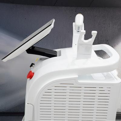 Cina Macchina di titanio 755nm 808nm 1064nm di depilazione del laser a diodi del soprano in vendita