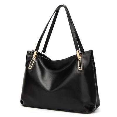 China Weiche lederne Schulter-Handtaschen, lederne schwarze Handtaschen mit langen Schultergurten zu verkaufen