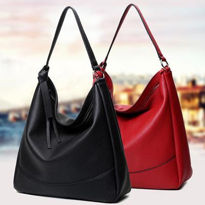 China Kundenspezifische schwarze lederne Schulter-Handtaschen-Baumwollfutter-Zink-Legierungs-Hardware zu verkaufen