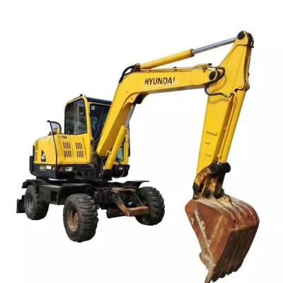 Cina 0.2m3 Capacità del secchio 42kw 6 tonnellate Hyundai 60W 4WD Mini Used Hydraulic Wheel Excavator in vendita