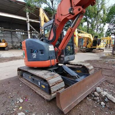Cina 7.5t Peso di esercizio Giappone Mini Second Hand Crawler Digger Valvola idraulica originale in vendita