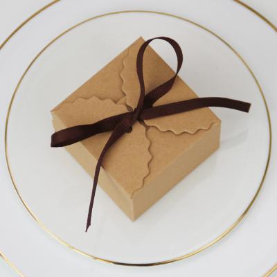 中国 リボンが付いている2 PCのFerreroチョコレート蝶食品容器の紙箱 販売のため