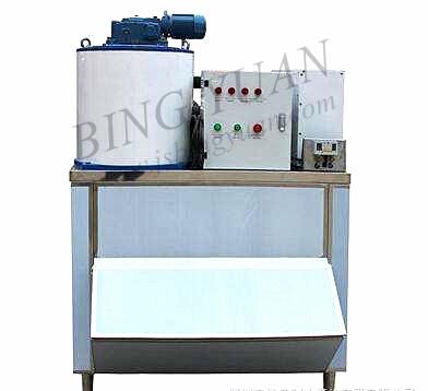 Cina Macchina industriale della macchina per ghiaccio del fiocco di 2.8KW 800KG, piccola macchina del ghiaccio del fiocco in vendita