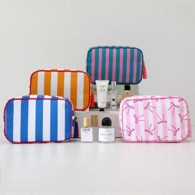 China Cosmetic Storage Bag Customizable Design Lightweight 200G Compact 21.4 X 9 X 14 Cm Beauty Pouch Luggage Bags Cases for sale
