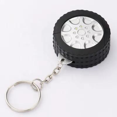 China Custom Logo Auto banden banden in de vorm van promotiegeschenken mini terugtrekbaar stalen band maat sleutelhanger maatband Te koop