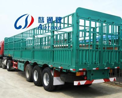 Cina Sistema elettrico 24V 60T 80T Triasse Trasportatore di animali Semirimorchio per il trasporto di bestiame in vendita