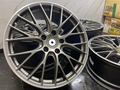 Cina Orli di alluminio a 20 pollici del multi raggio genuini per Porsche 911 RS in vendita