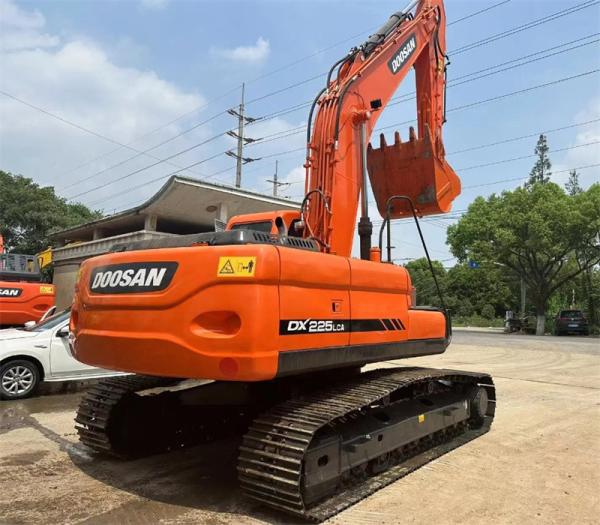 Quality Used Good Condition Second Hand Doosan DX225LC Hydraulic Crawler Excavator for sale