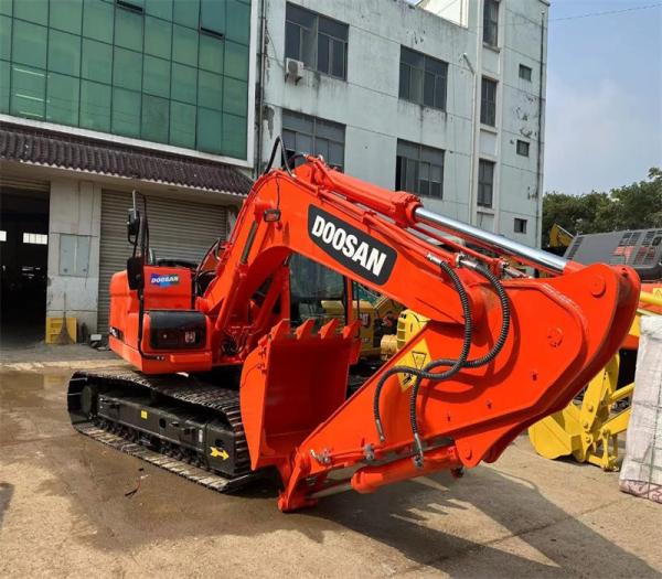 Quality Doosan Hydraulic Digger Mining Excavator DX140LCR Used Wheeled Excavator for sale