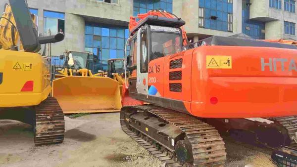 Quality Orange Good condition 19400KG Second-hand Hitachi Excavator Zx200 with 109.6kw for sale