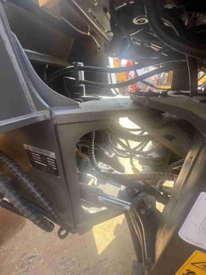 Cina Velocità caricatore di seconda mano con 3.3 M3 Capacità del secchio 38.1 Km/h Velocità massima e 262 CV di potenza in vendita