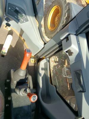 Cina Caricatore di seconda mano rinnovato 379L Capacità di carburante 262 CV Potenza nominale 24 251 Kg Peso di esercizio in vendita