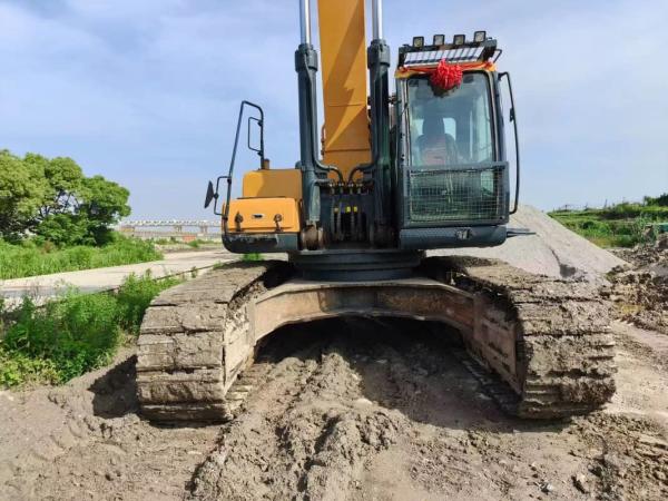 Quality Used Hyundai 520 Large Scale Excavator Powerful Performance for sale