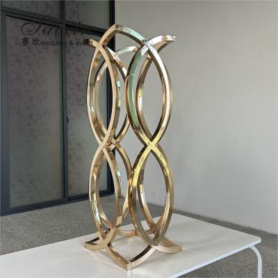 Cina Fiore da sposa in oro Piatto centrale Fiore da sposa in metallo unico 97cm in vendita